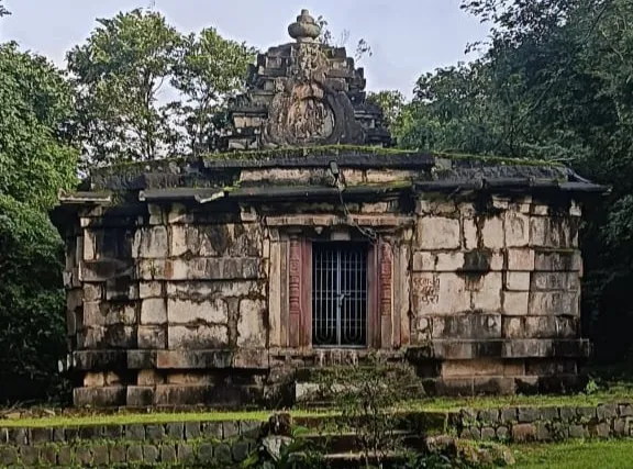 Archaeological Department's neglect of Nandgad Kadamba period Shri ...