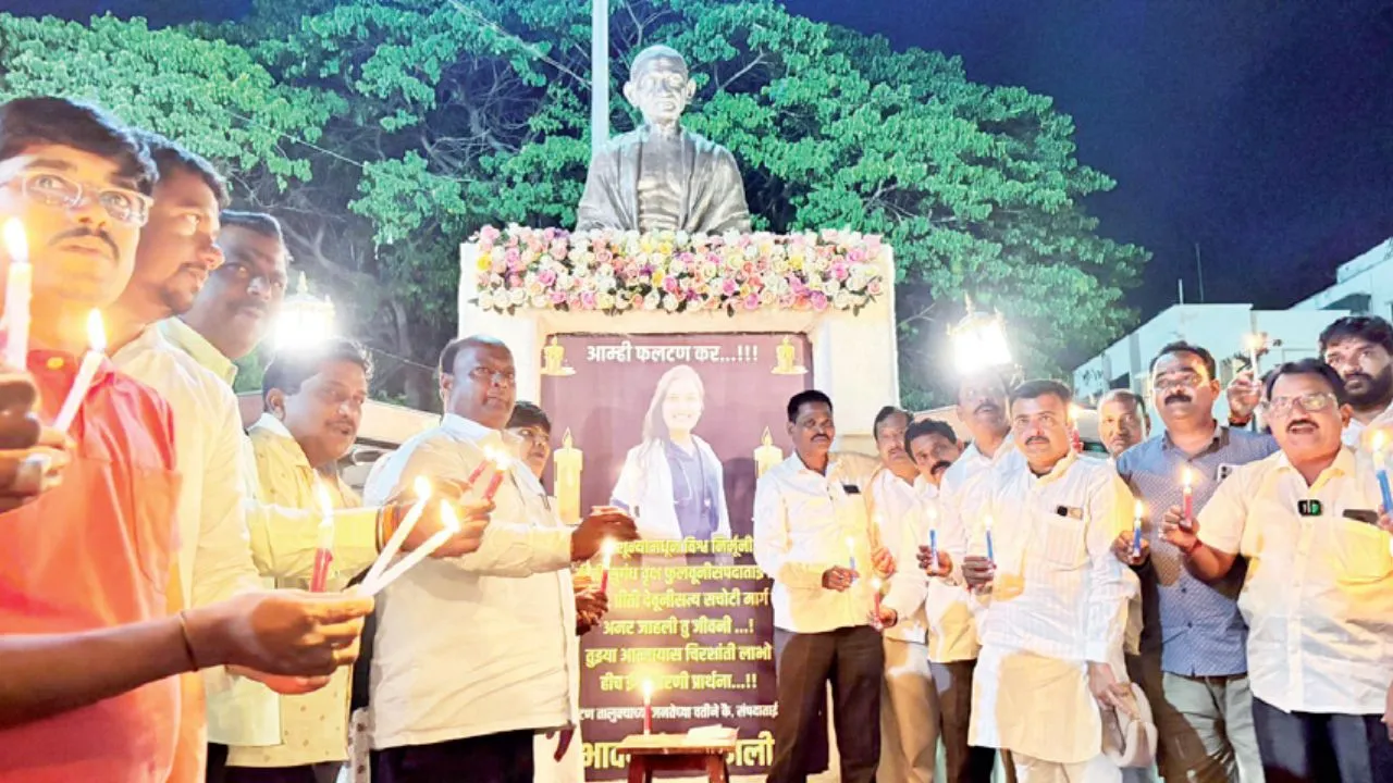 Candle march of Phaltan social and political organizations